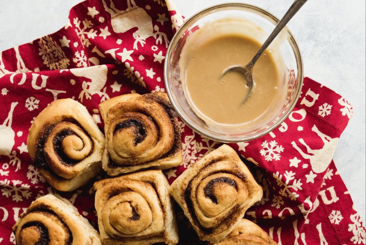 Ho-Ho-Ho-liday Cinnamon Rolls - Food Gardening Network